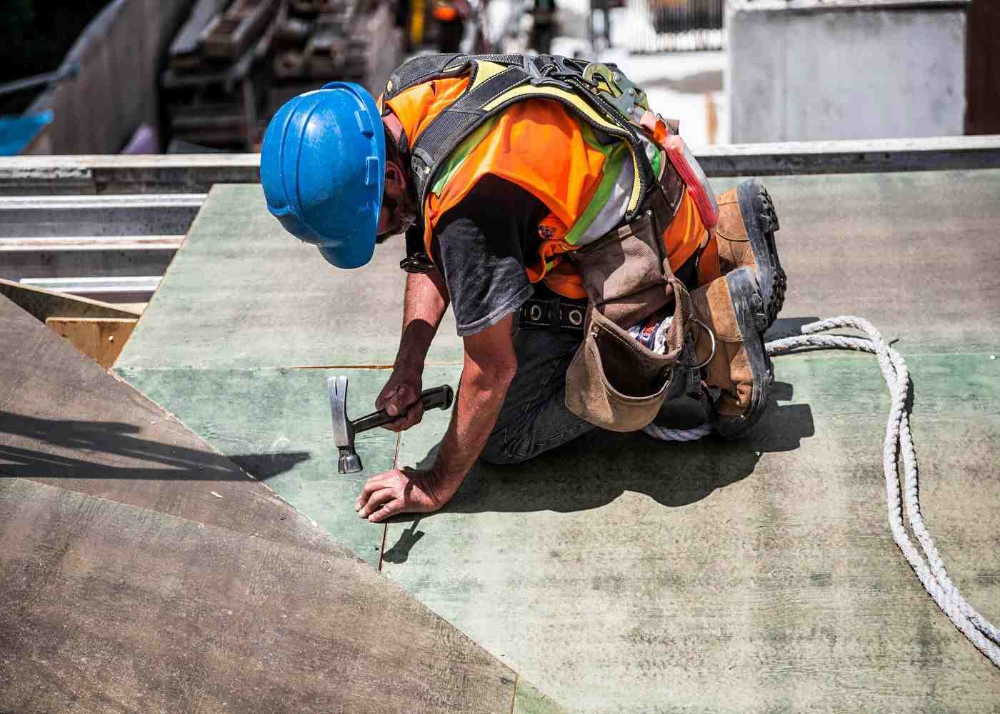 10 Essential Roof Installation Safety Tips for Homeowners