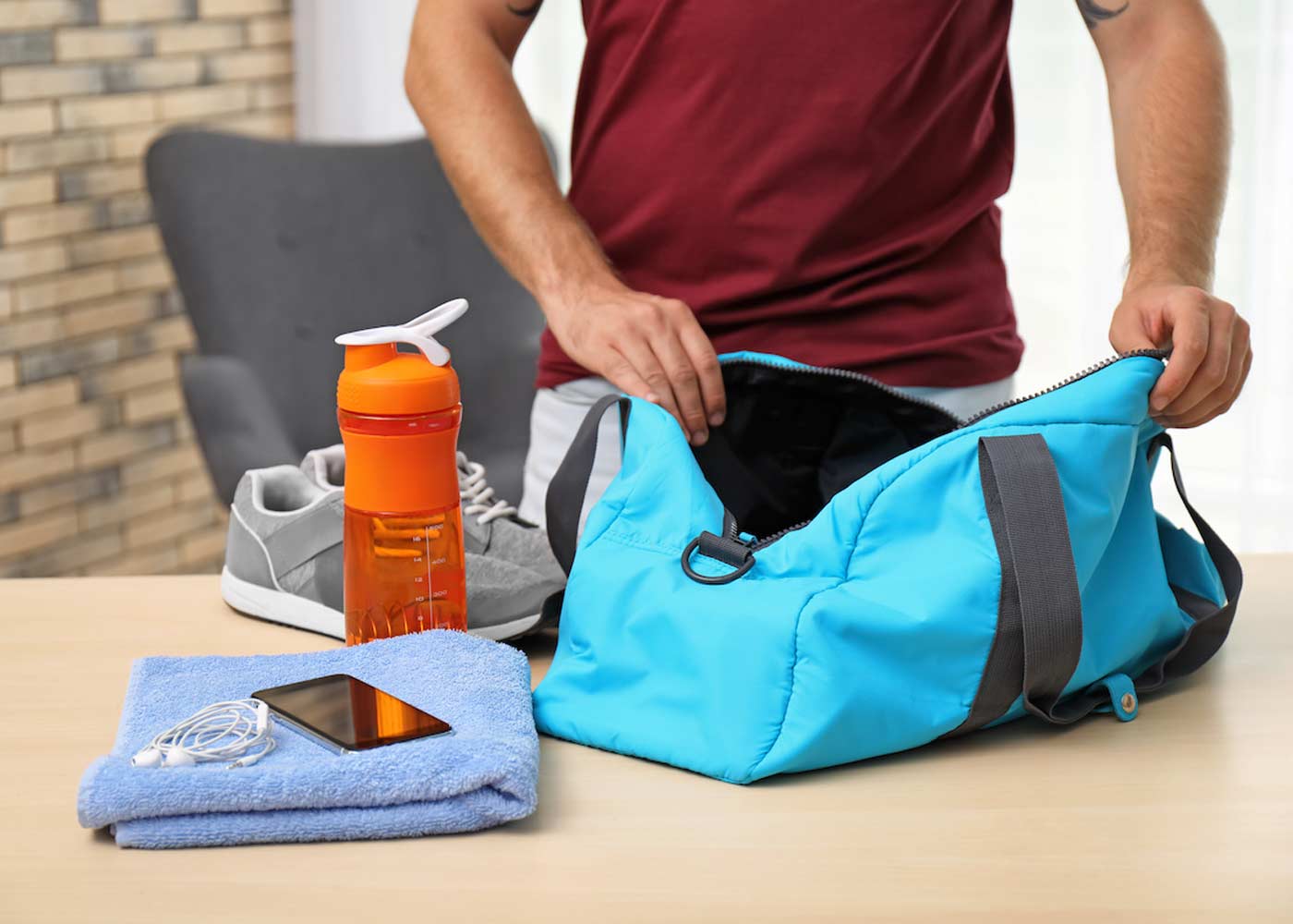 13 Items To Pack In Your Gym Bag For Your Workout