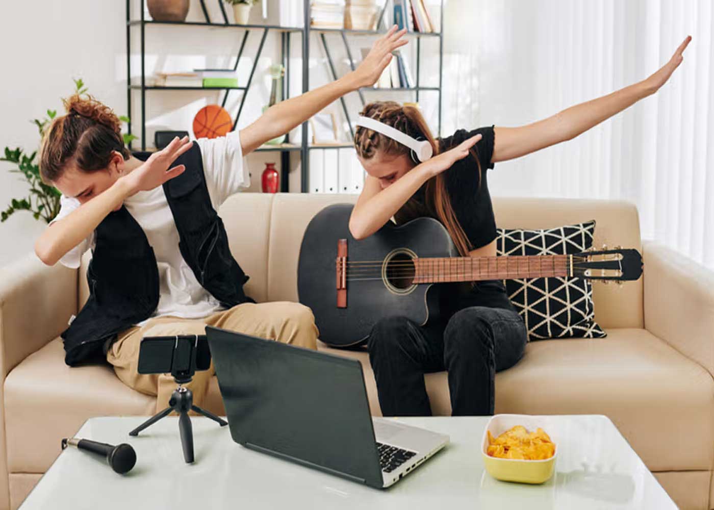 How to Collaborate with Other YouTubers to Grow Your Channel