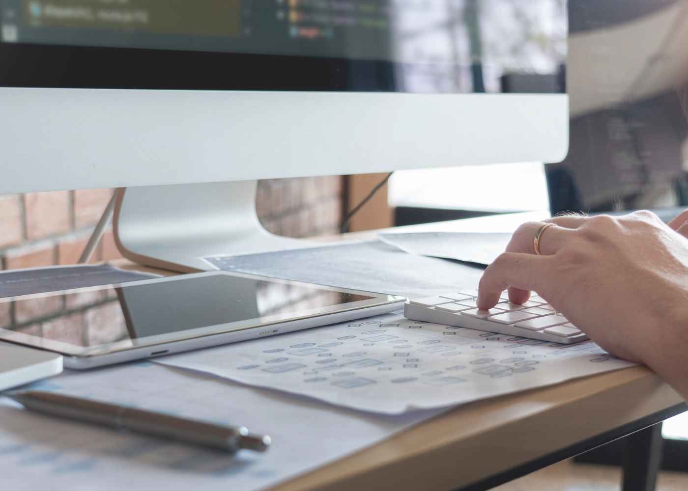 Leveraging Canvas and SVG for Interactive Web Graphics